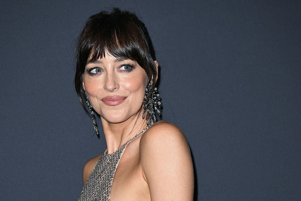Dakota Johnson escapes smelly Chris Martin? Insider reveals disgusting ...