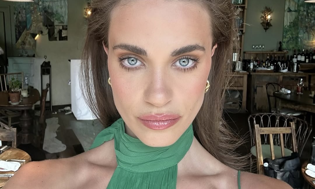 Bridgerton actress Genevieve Chenneour smashes thief with phone after ...