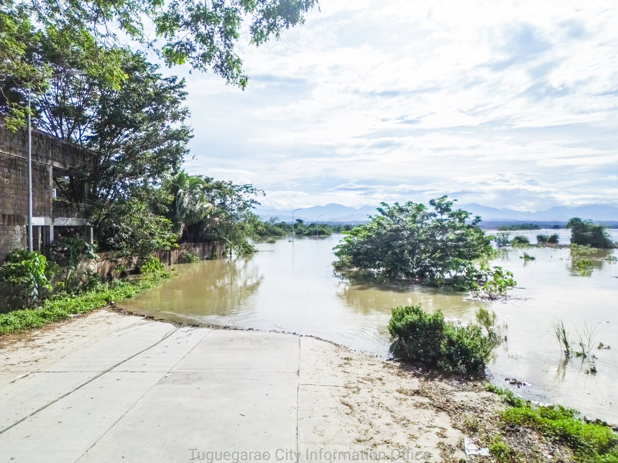 Rising Cagayan river submerges more villages; forced evacuation on standby