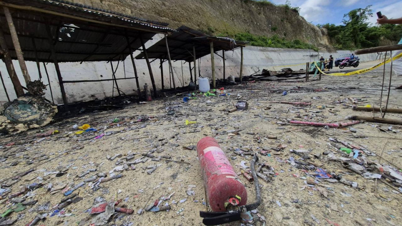 Firecracker stalls burn in Barili, Cebu - Brigada News