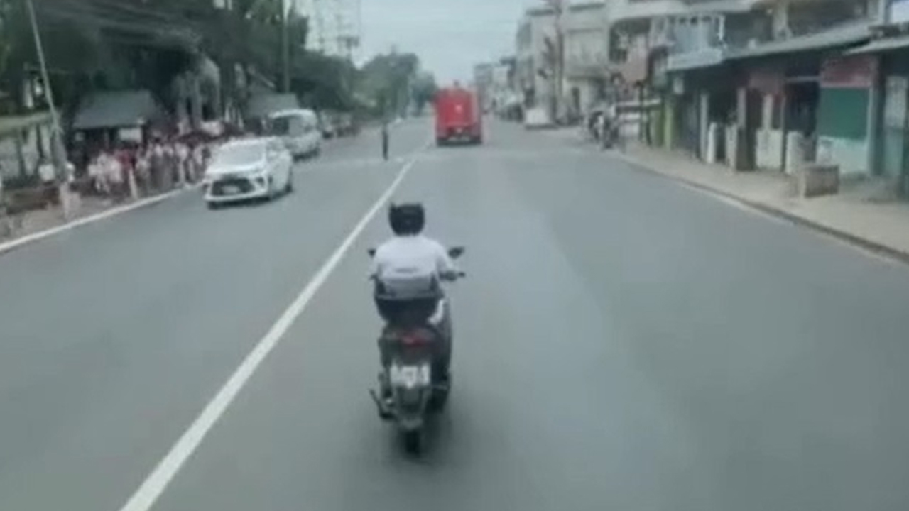 Rider blocks fire truck in Bacolod City; LTO issues show-cause order ...